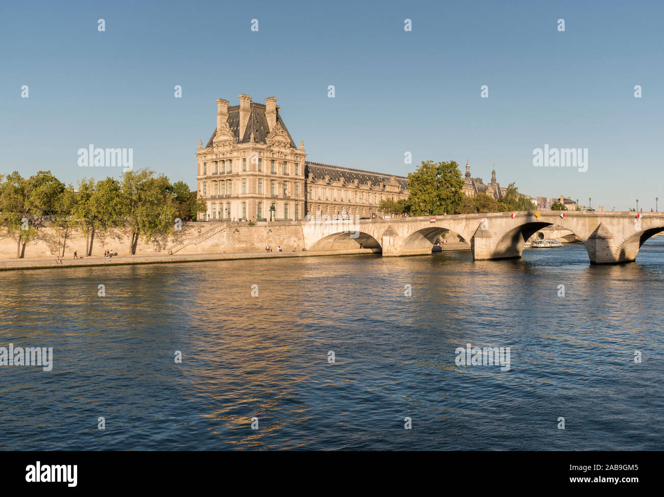 Paris seine louvre hi-res stock photography and images - Alamy