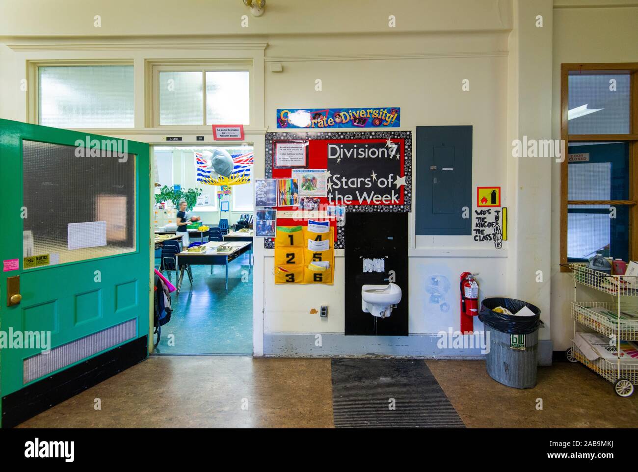 Elementary school in canada hi-res stock photography and images - Alamy