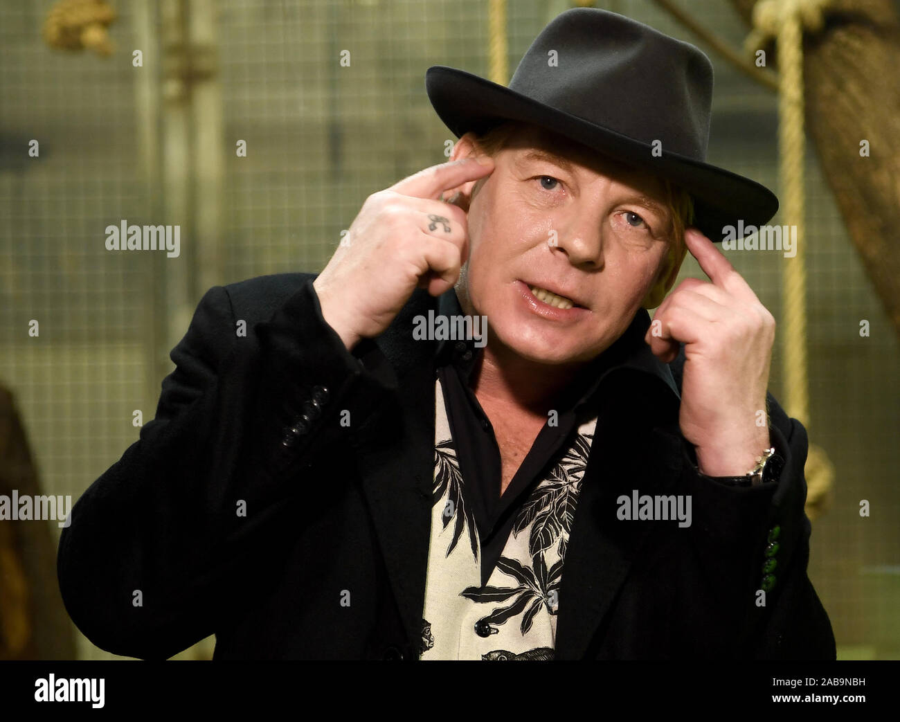 Berlin, Germany. 26th Nov, 2019. The actor Ben Becker talks in the zoo ...