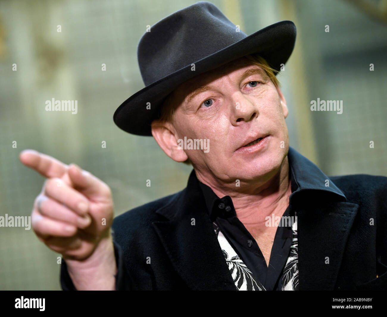 Berlin, Germany. 26th Nov, 2019. The actor Ben Becker talks in the zoo ...