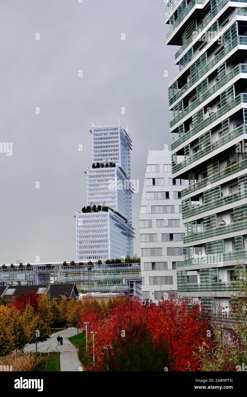 Looking across the Park Martin Luther King towards the new Tribunal ...