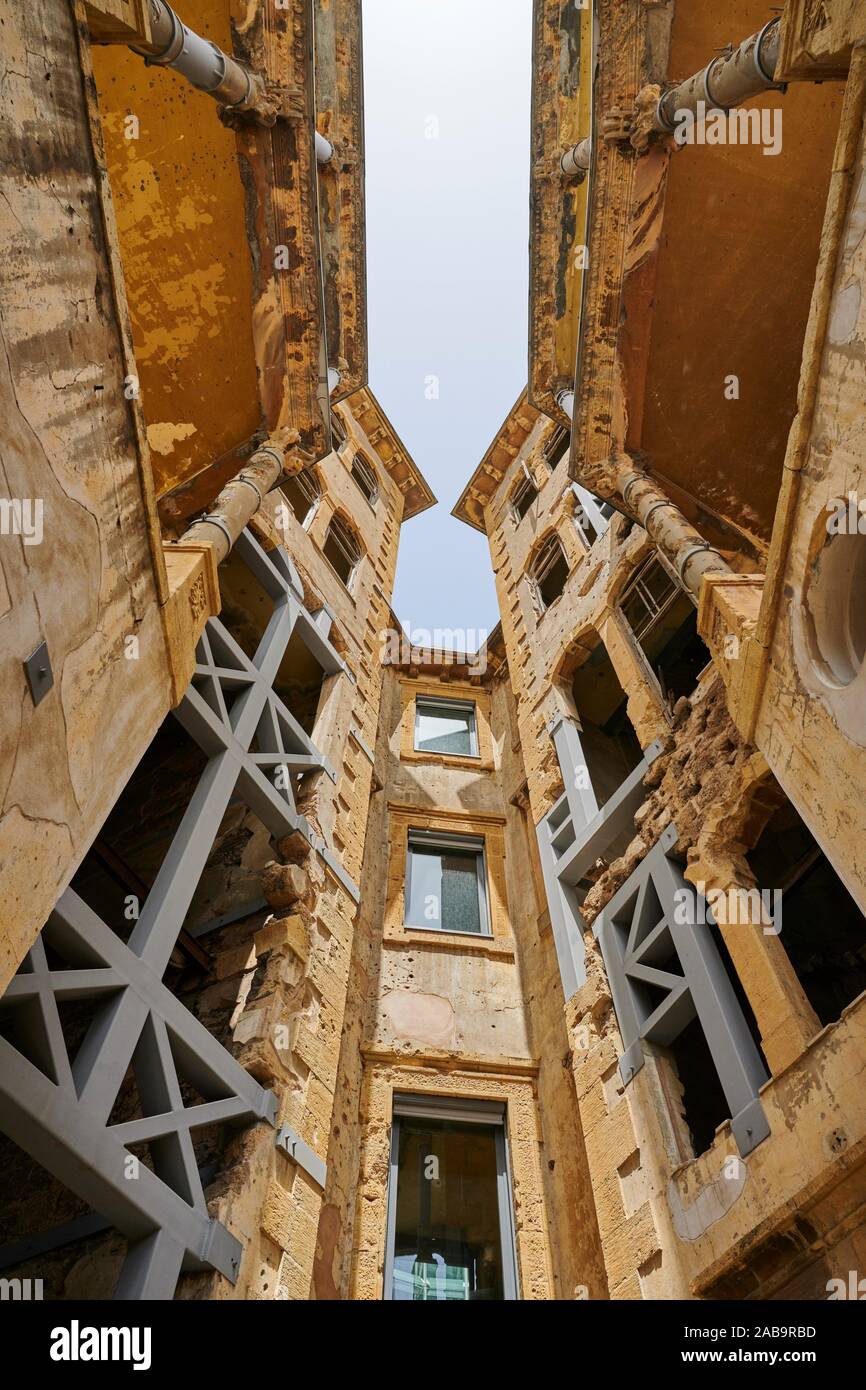 War ravaged hi-res stock photography and images - Alamy