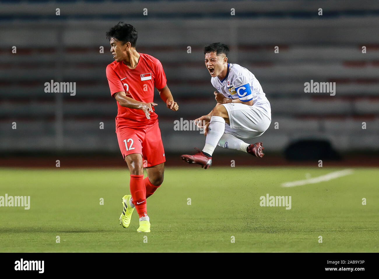 Manila, Philippines. 26th Nov, 2019. Muhammad Syahrul Bin Sazali (L) of ...