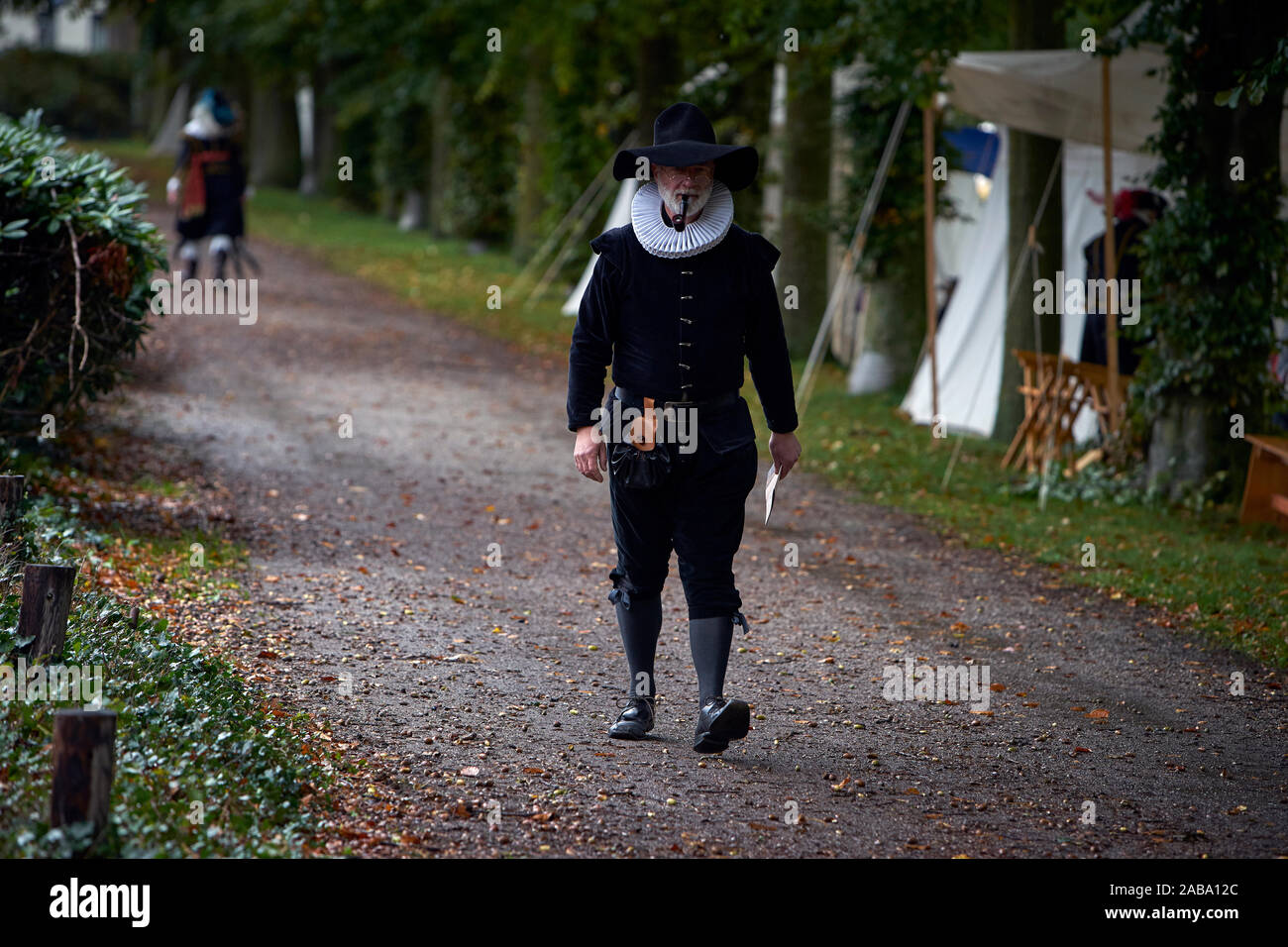 Charles ii period costume hi-res stock photography and images - Alamy