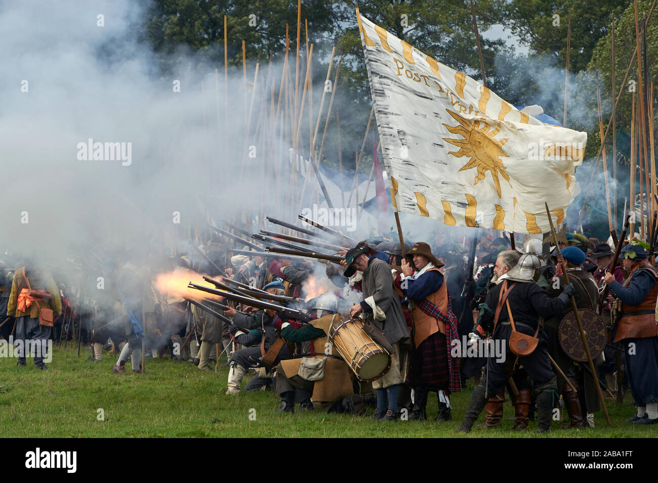 Participants who take part in the representation of the Dutch army fire ...