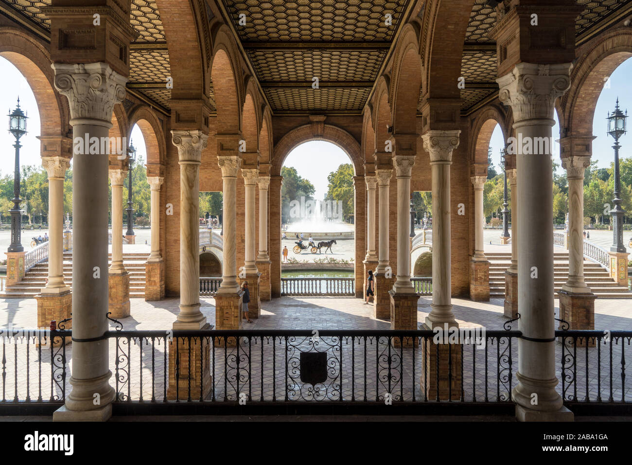 Symmetrical shot hi-res stock photography and images - Alamy