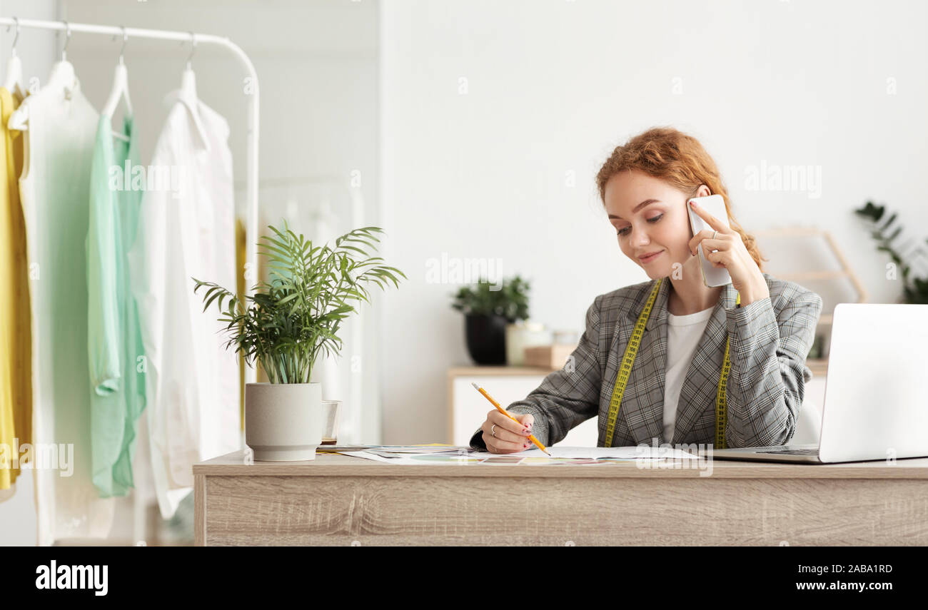 Customer discuss hi-res stock photography and images - Alamy