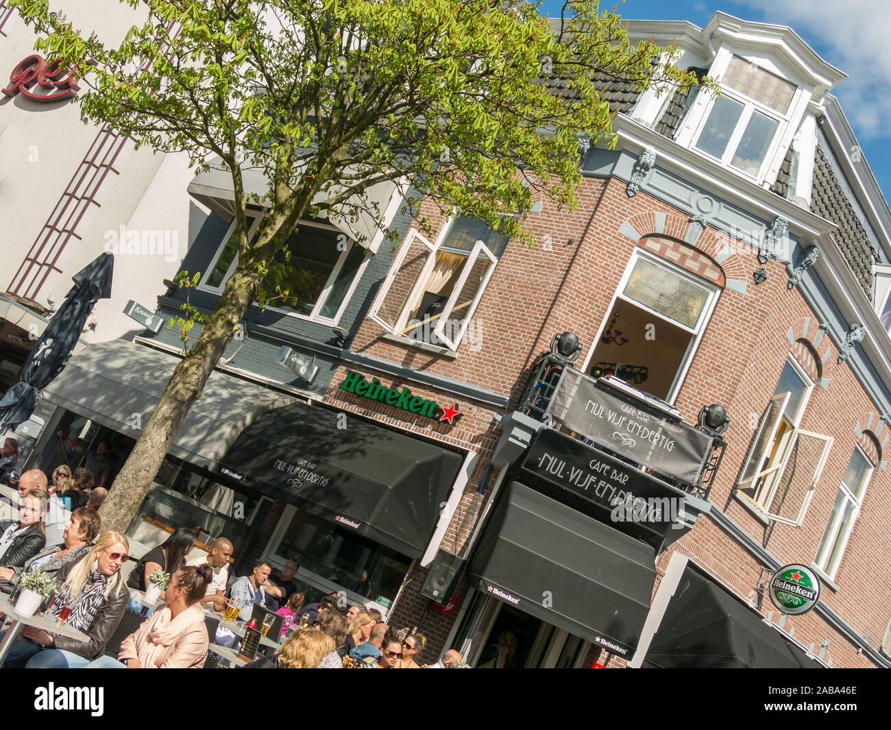Lunch break bar hi-res stock photography and images - Alamy