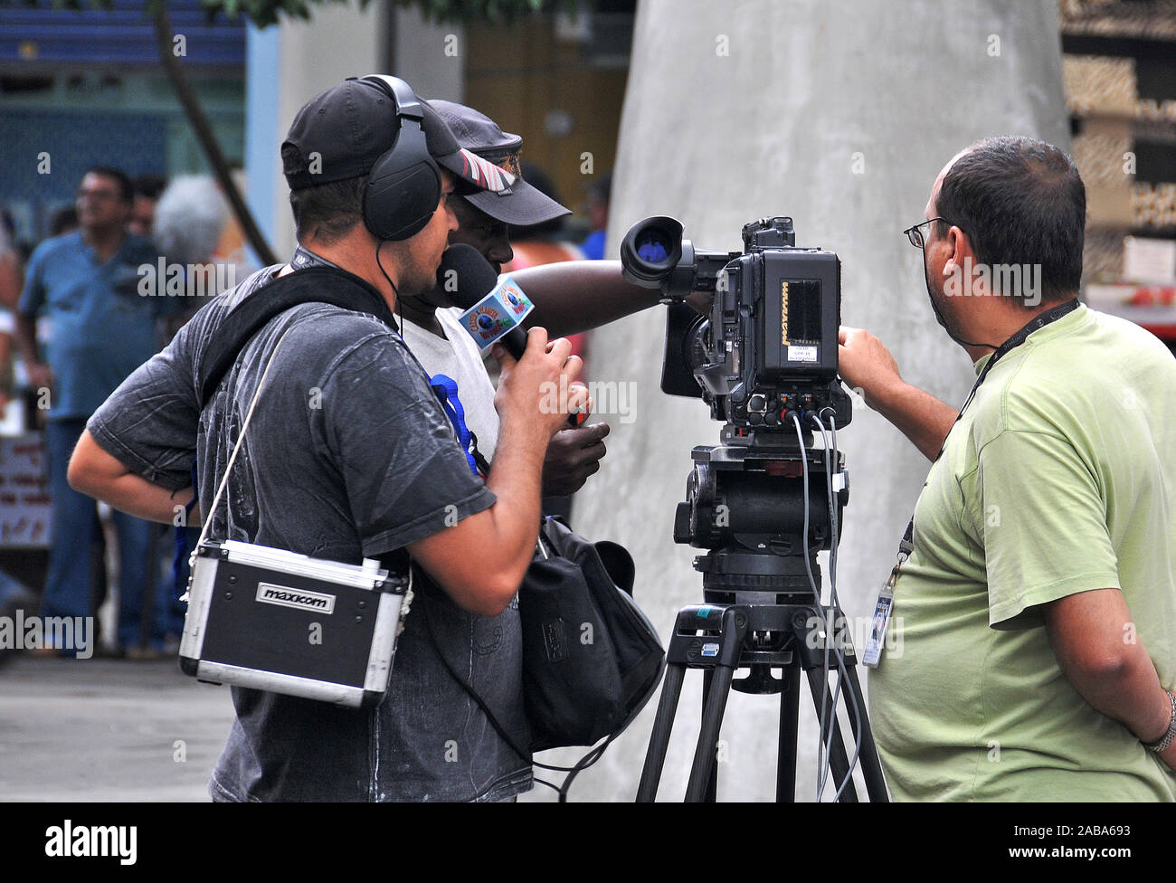 Journalist interview street hi-res stock photography and images - Alamy