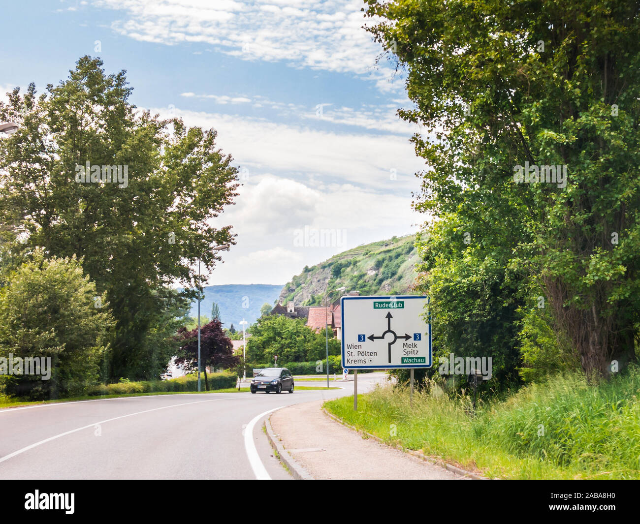Europe roundabout sign hi-res stock photography and images - Alamy