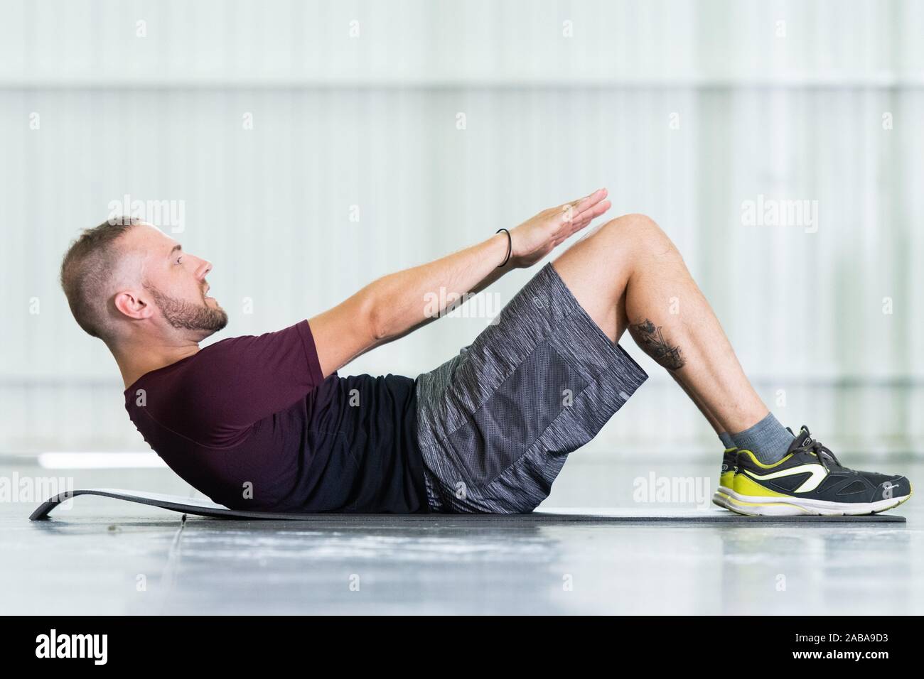 Core workout hi-res stock photography and images - Alamy