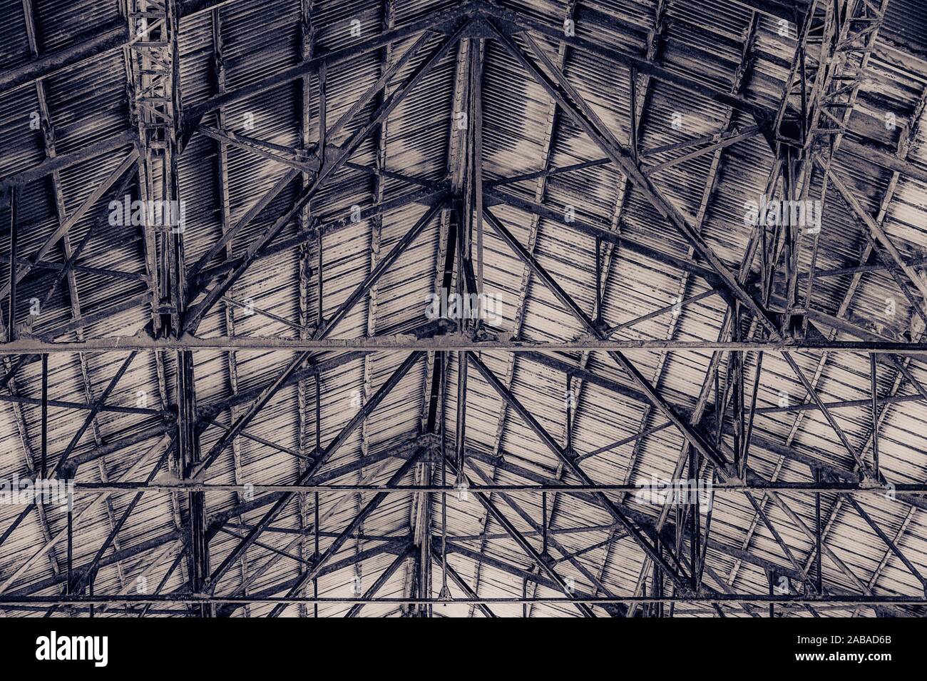 Old steel beam hi-res stock photography and images - Alamy