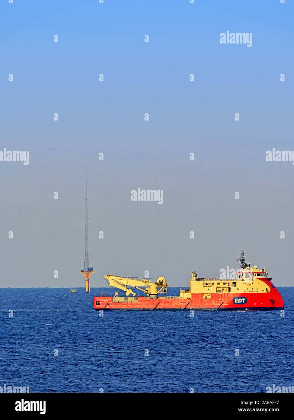 EDT Hercules support vessel and SEAROC platform North sea Stock Photo ...