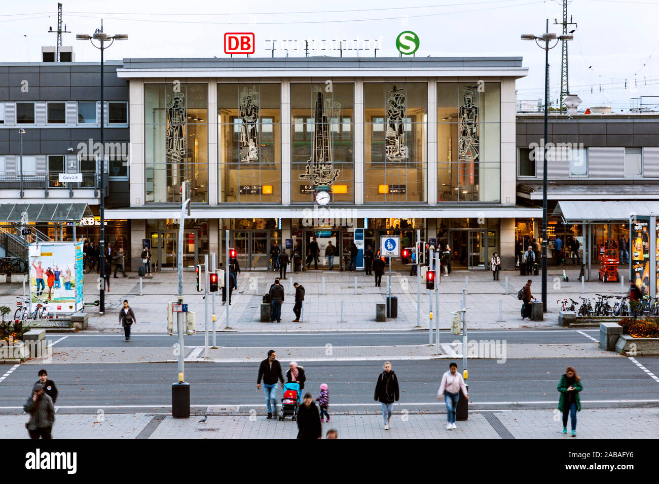 Station forecourt at Dortmund Central Station in the morning Stock ...
