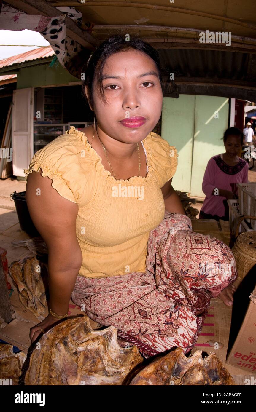 Female Selling Fish High Resolution Stock Photography and Images - Alamy