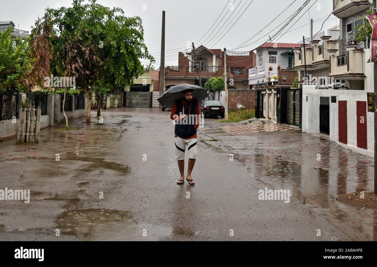 Heavy rain umbrella hi-res stock photography and images - Alamy
