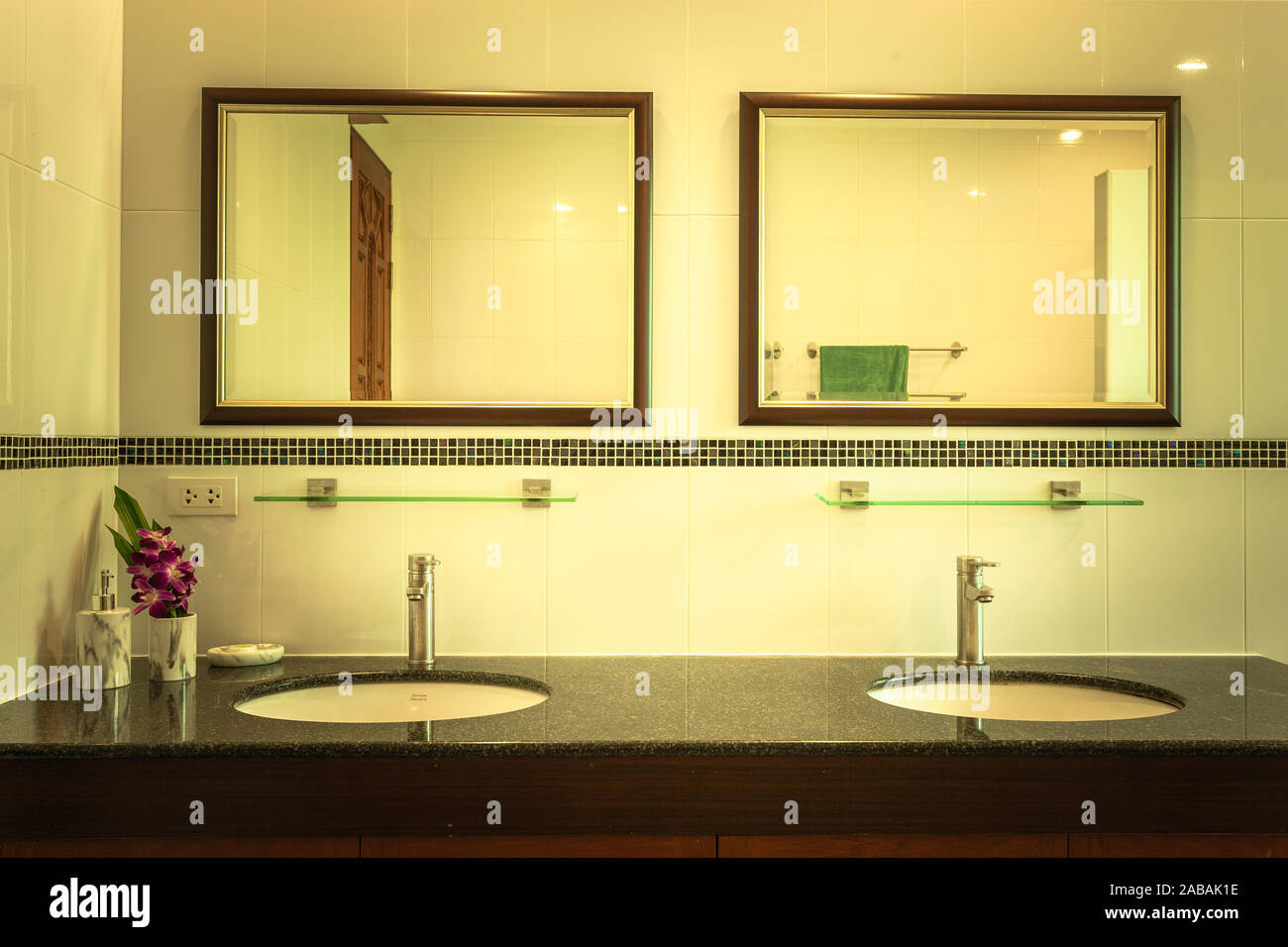 Double mirror and double basin in bathroom Stock Photo - Alamy