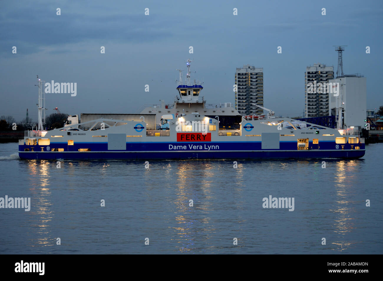 Dame vera lynn hi-res stock photography and images - Alamy