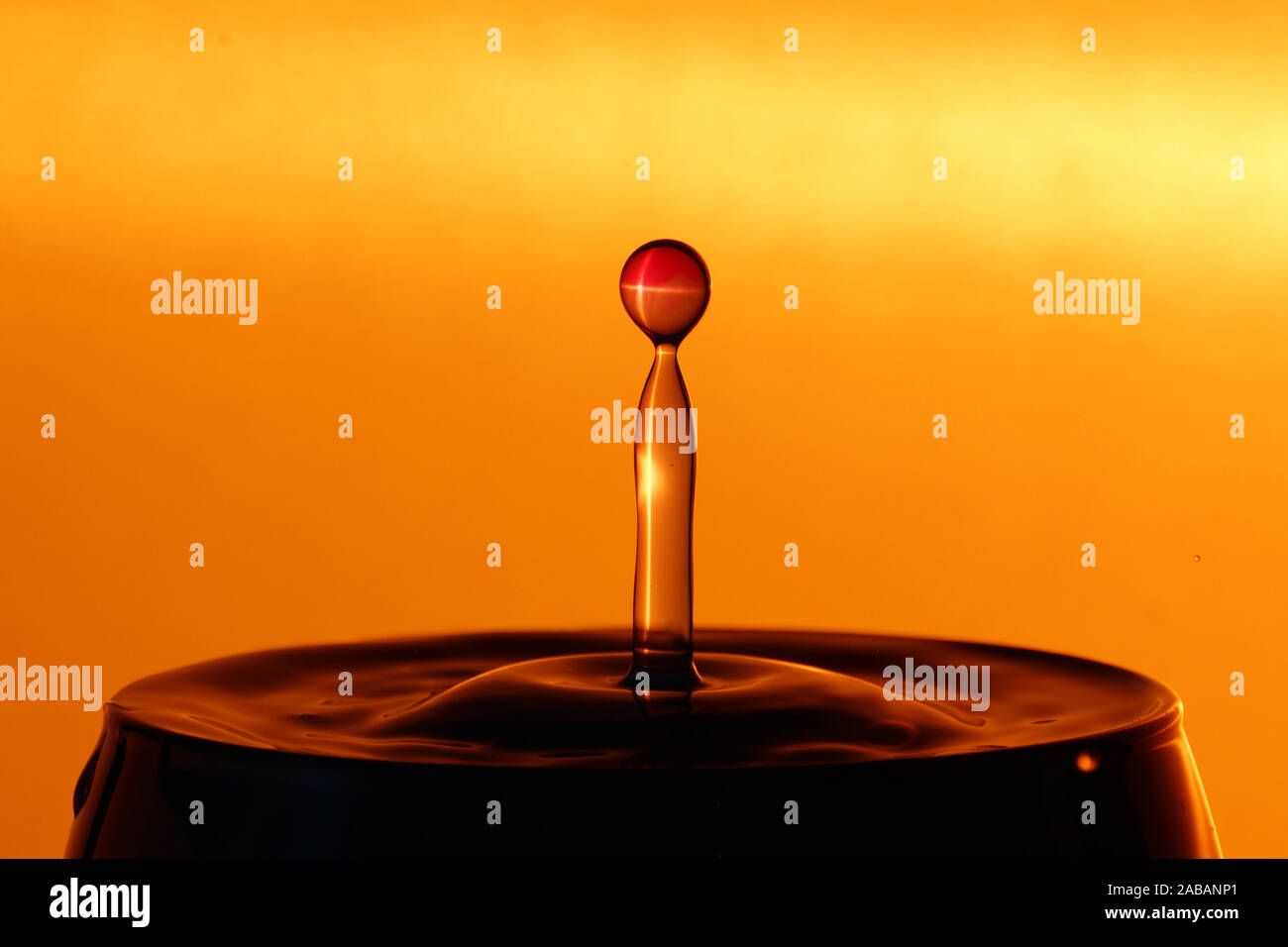 Wassertropfen im Bierglas Stock Photo - Alamy