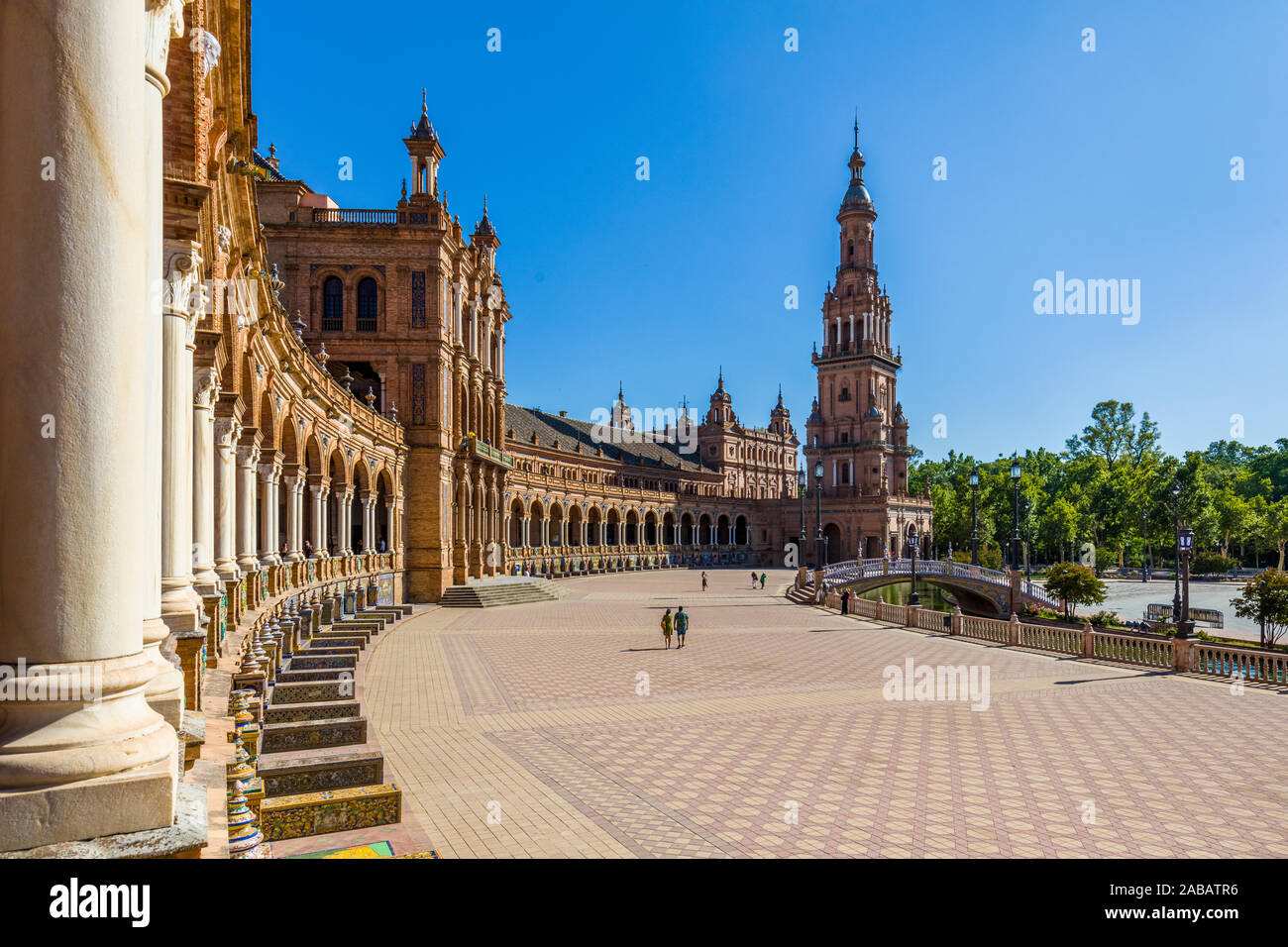 The Plaza de España (Spain Square) in the Parque de María Luisa (Maria ...