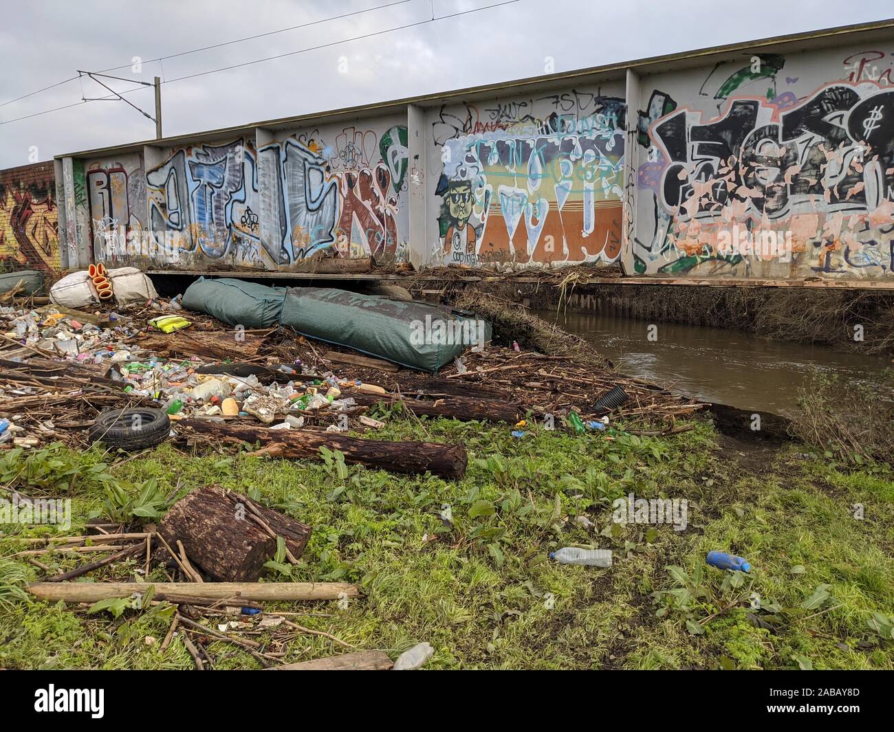 Rubbish collection waterway hi-res stock photography and images - Alamy
