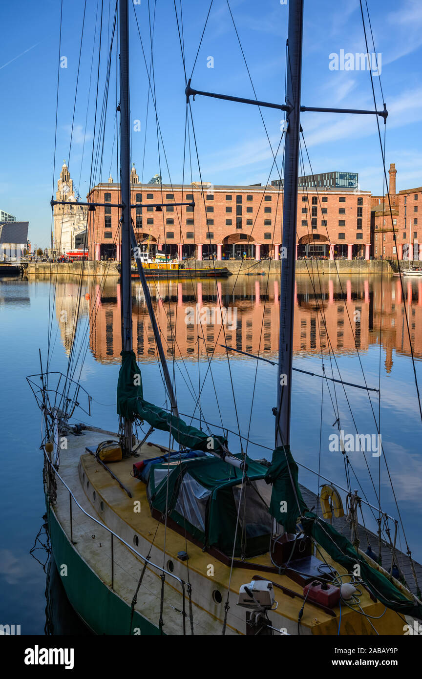 Dock side quay side tourism hi-res stock photography and images - Alamy