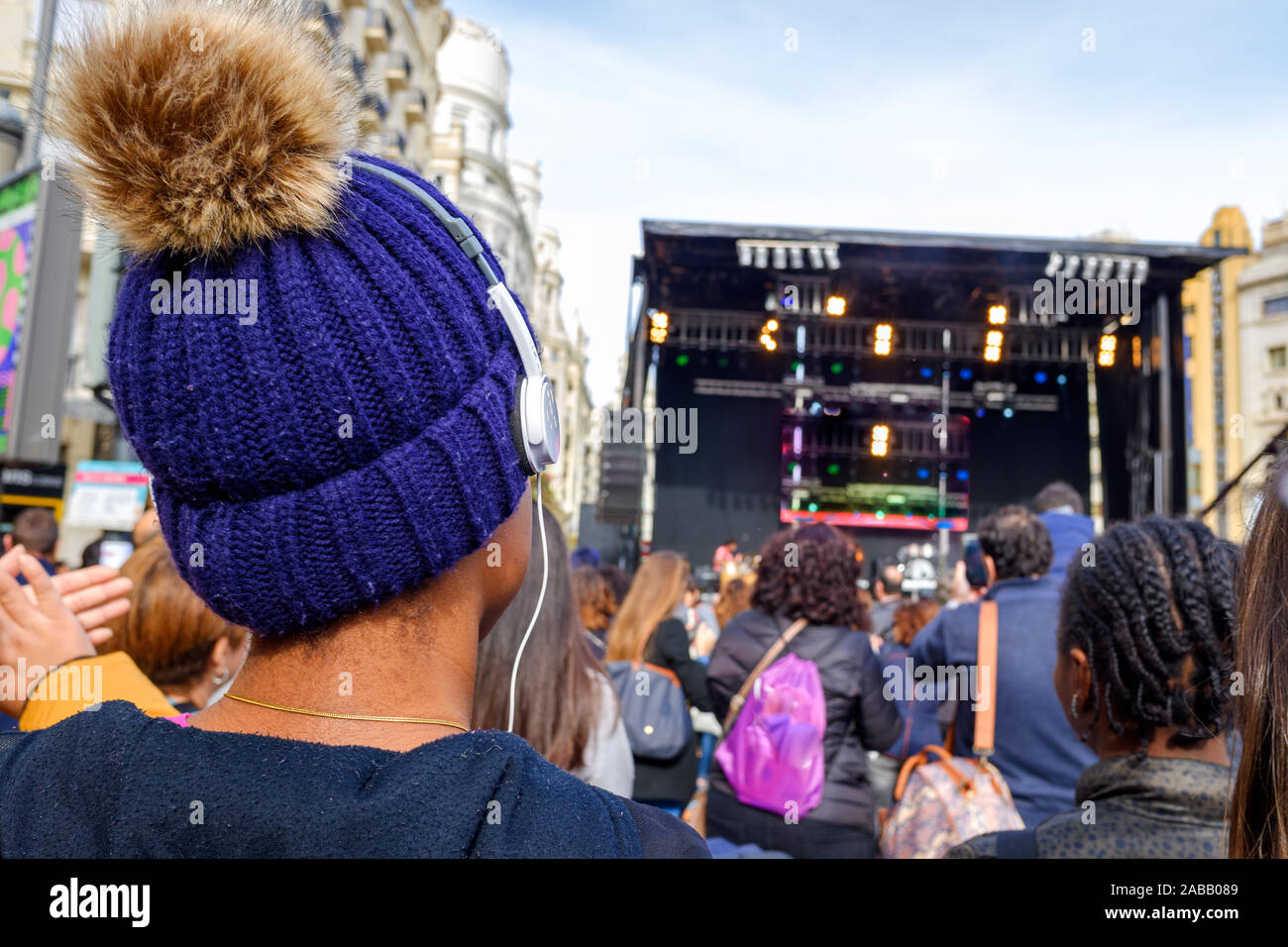 Stage back heads people hi-res stock photography and images - Alamy