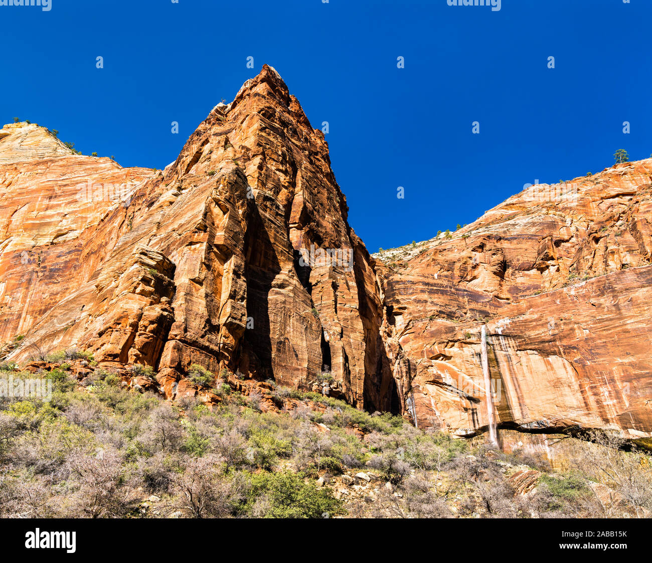 Weeping Rock Waterfall in Zion National Park Stock Photo - Alamy