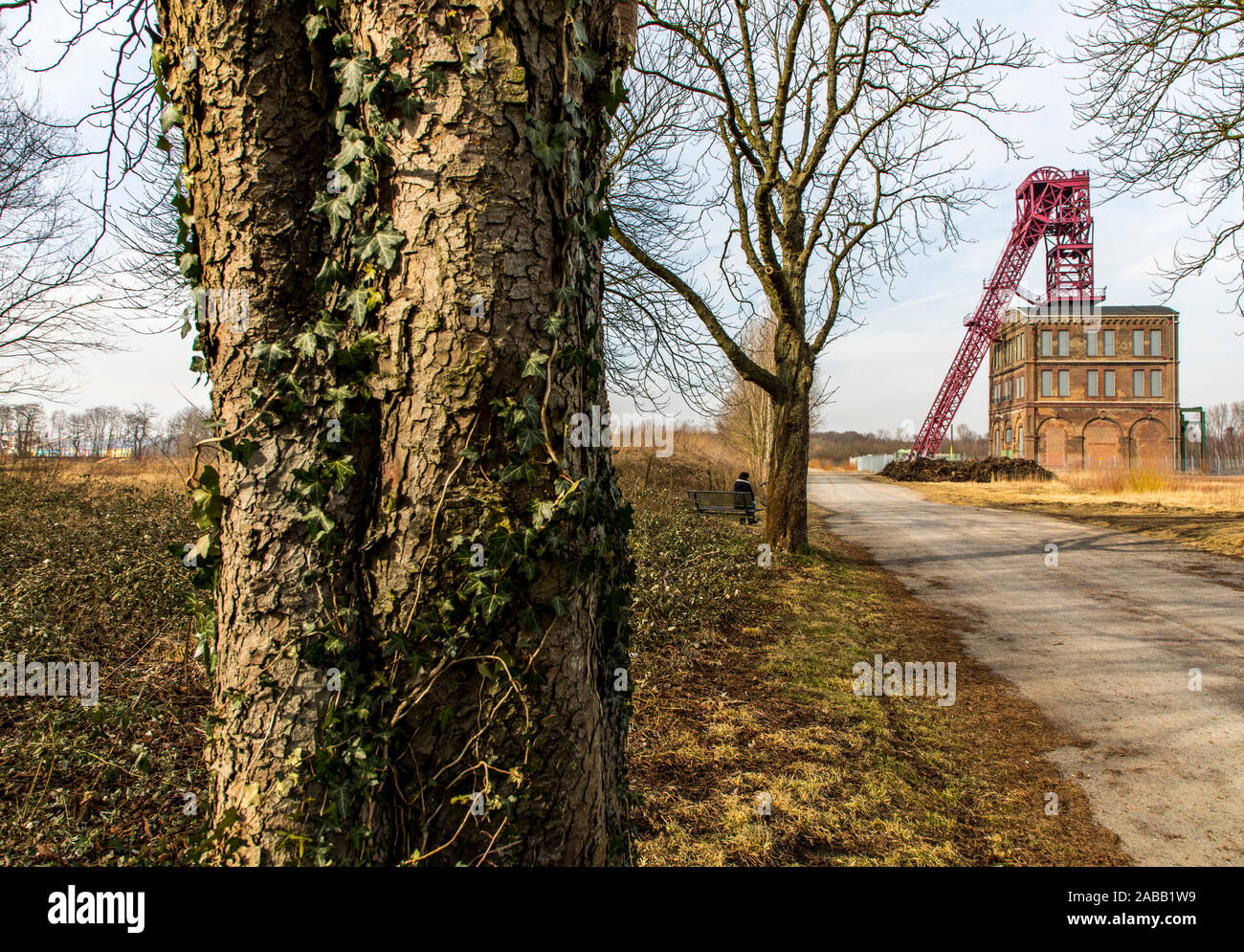 Pithead of the Sterkrade colliery in Oberhausen, shaft 1, industrial ...