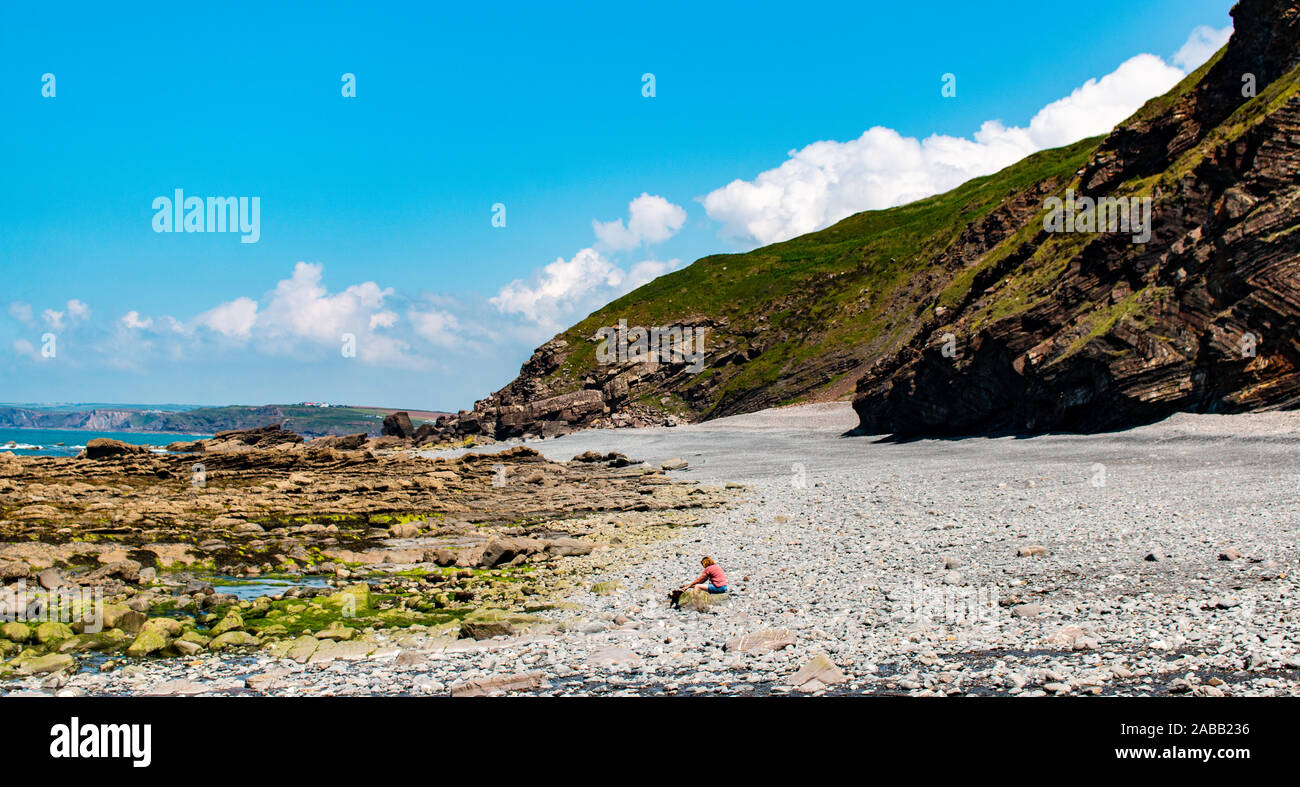Millook Haven North Cornwall Beach Hut Fishing Geology Stock Photo - Alamy