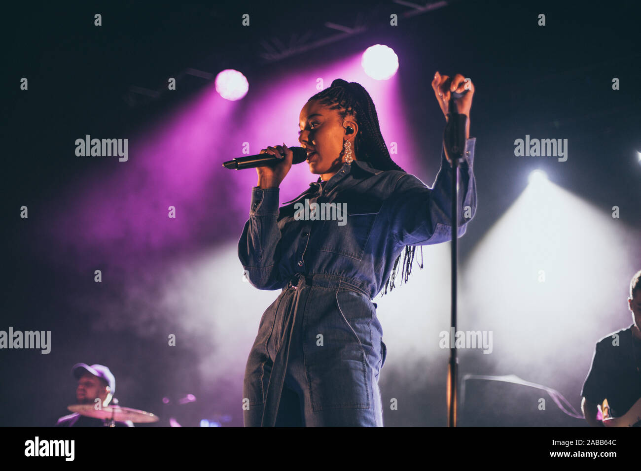 Singer grace carter hi-res stock photography and images - Alamy