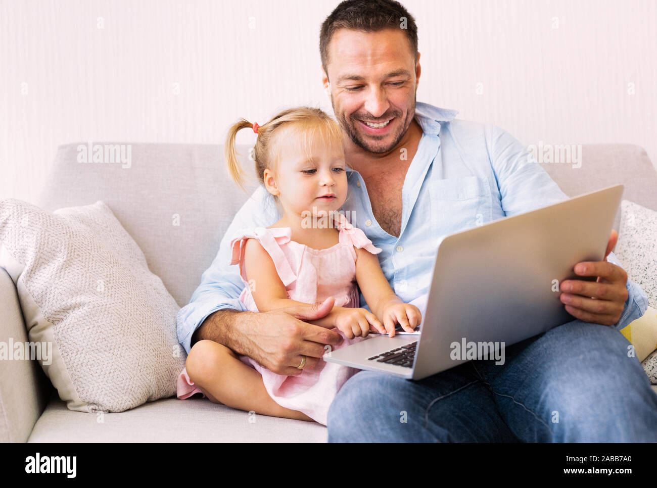 Online child protection hi-res stock photography and images - Alamy