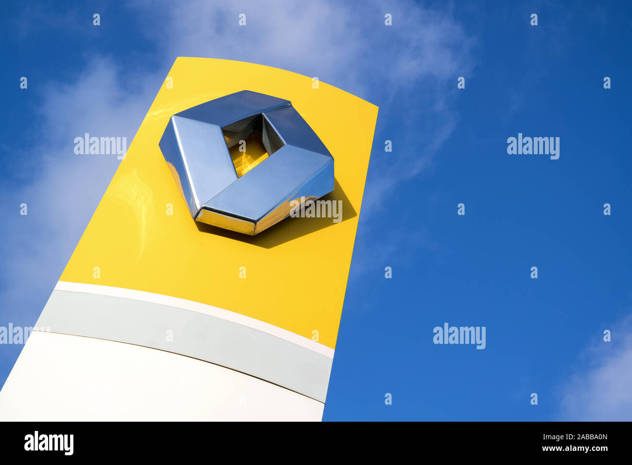 Renault dealership sign against blue sky Stock Photo - Alamy