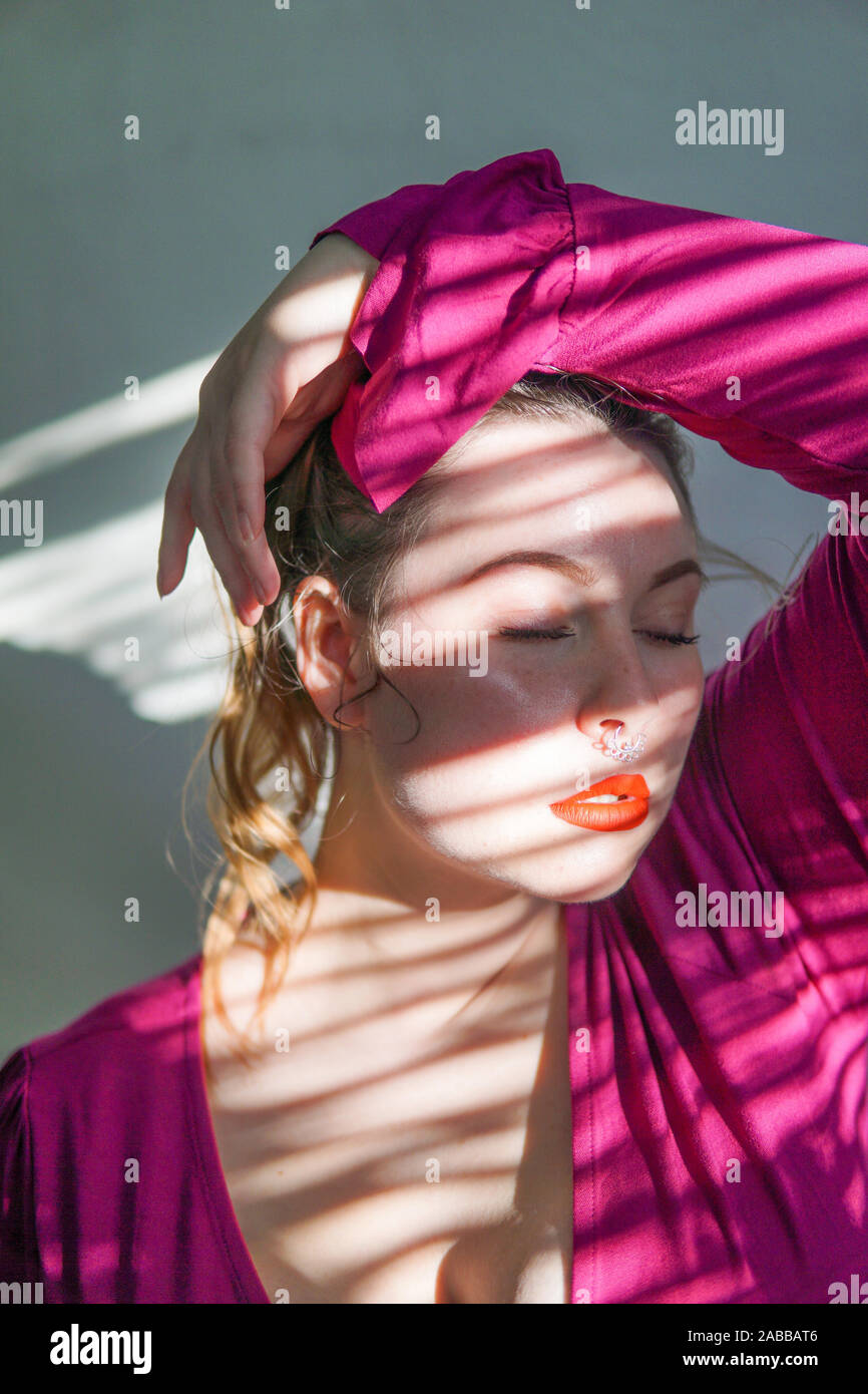 Beautiful face woman ring hand hi-res stock photography and images - Alamy