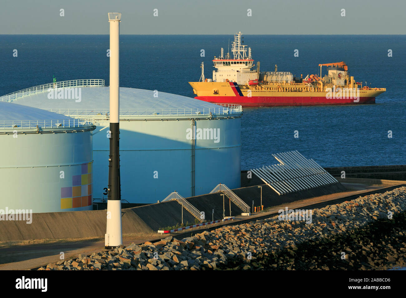 Oil storage tanks, Port of Le Havre, Normandy, France Stock Photo - Alamy