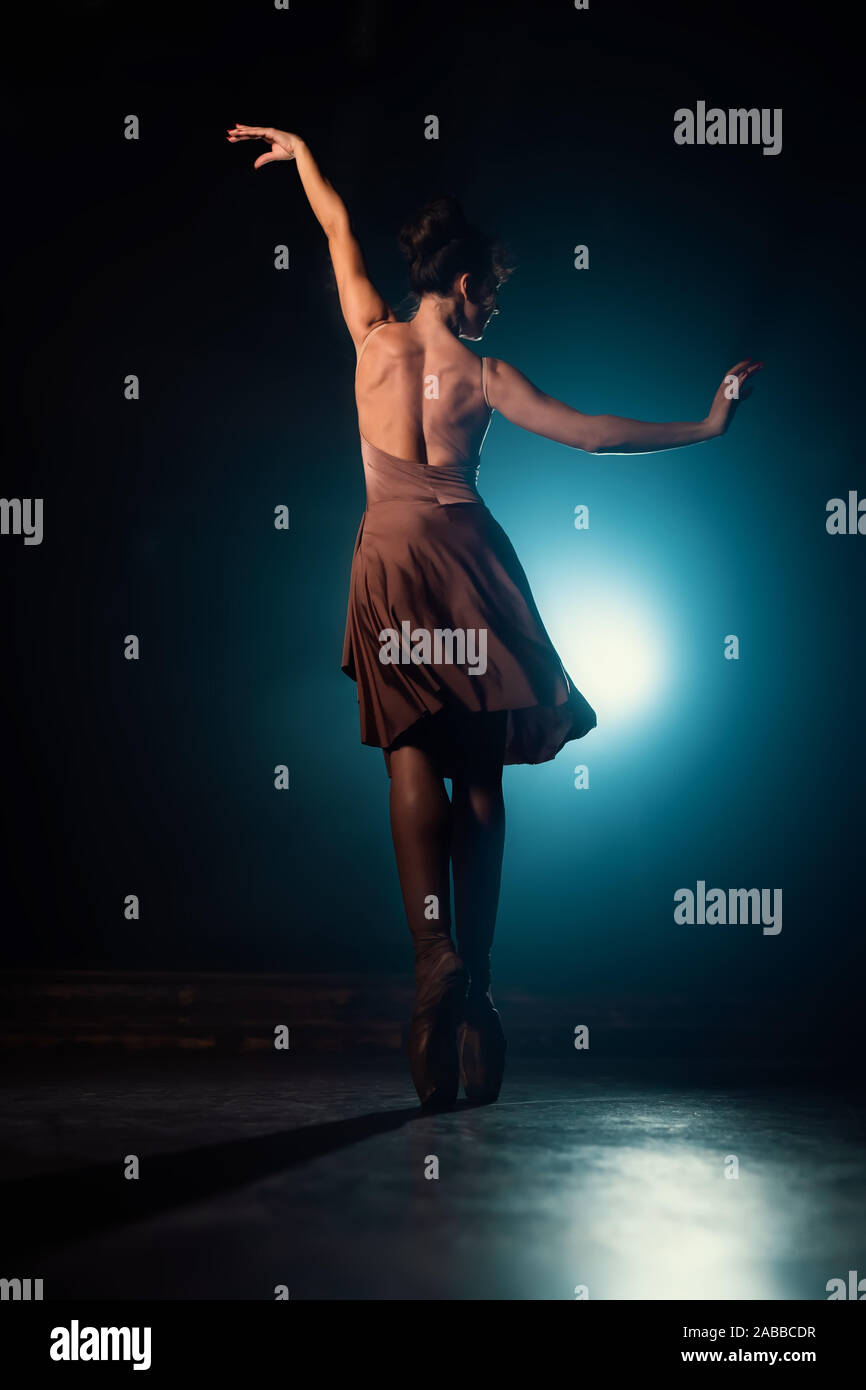 Elegant dance moves hi-res stock photography and images - Alamy