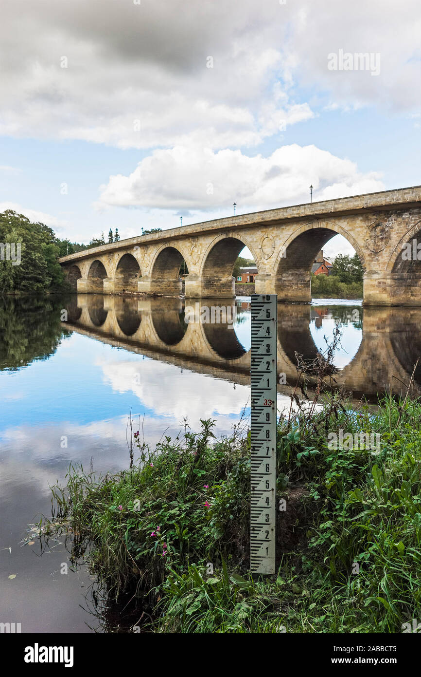 Water/flood level marker on the river Tyne at Hexham with Hexham road ...