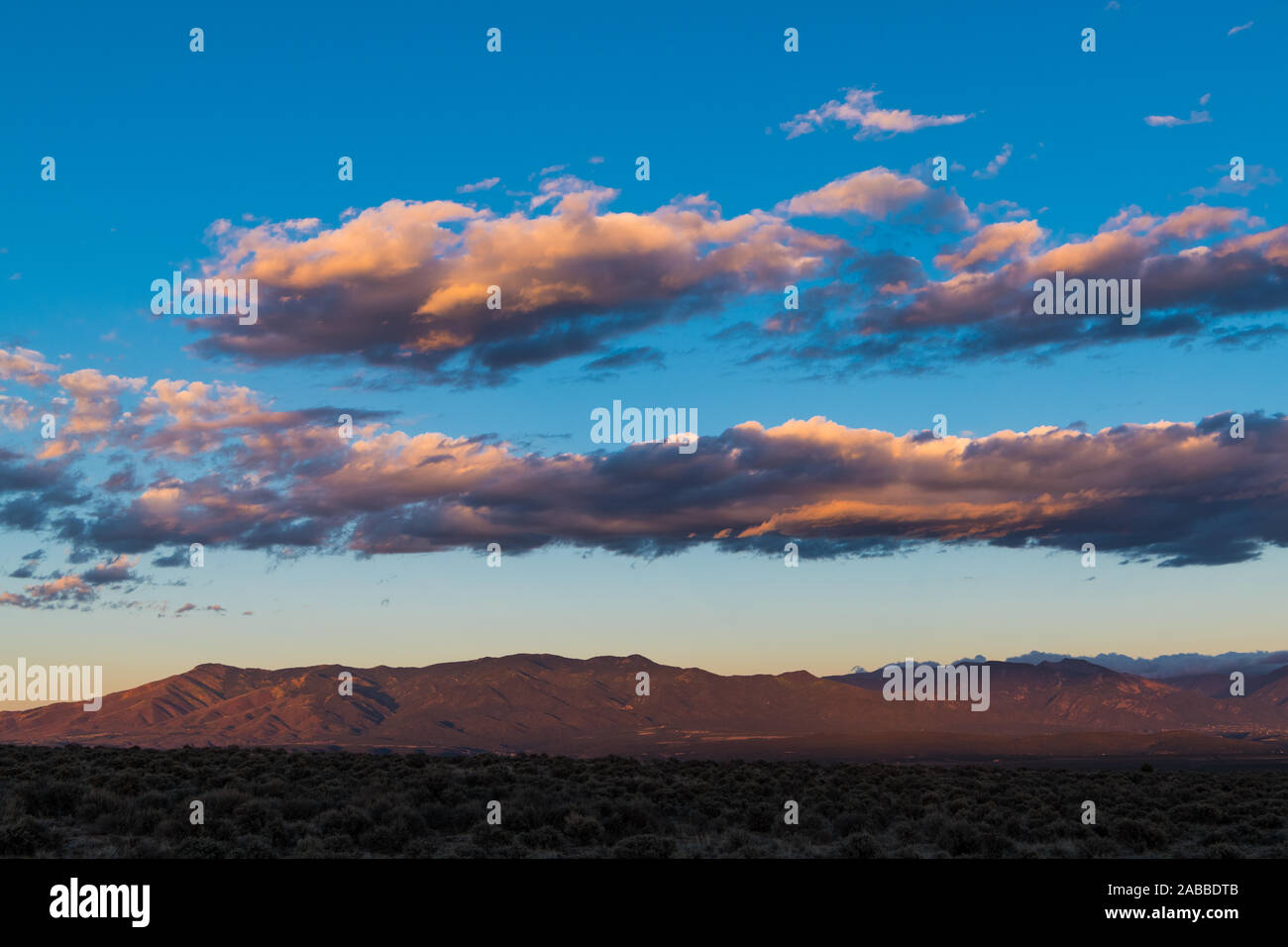 New mexico landscape mountains hi-res stock photography and images - Alamy