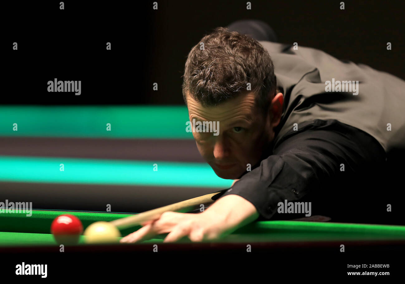 Peter Lines in action against John Higgins during day one of the Betway ...