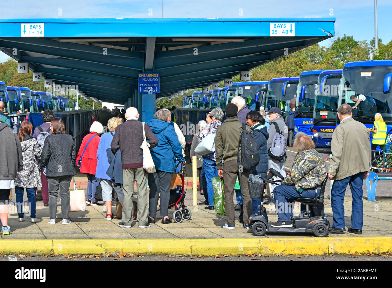 Shearings coach hi-res stock photography and images - Alamy
