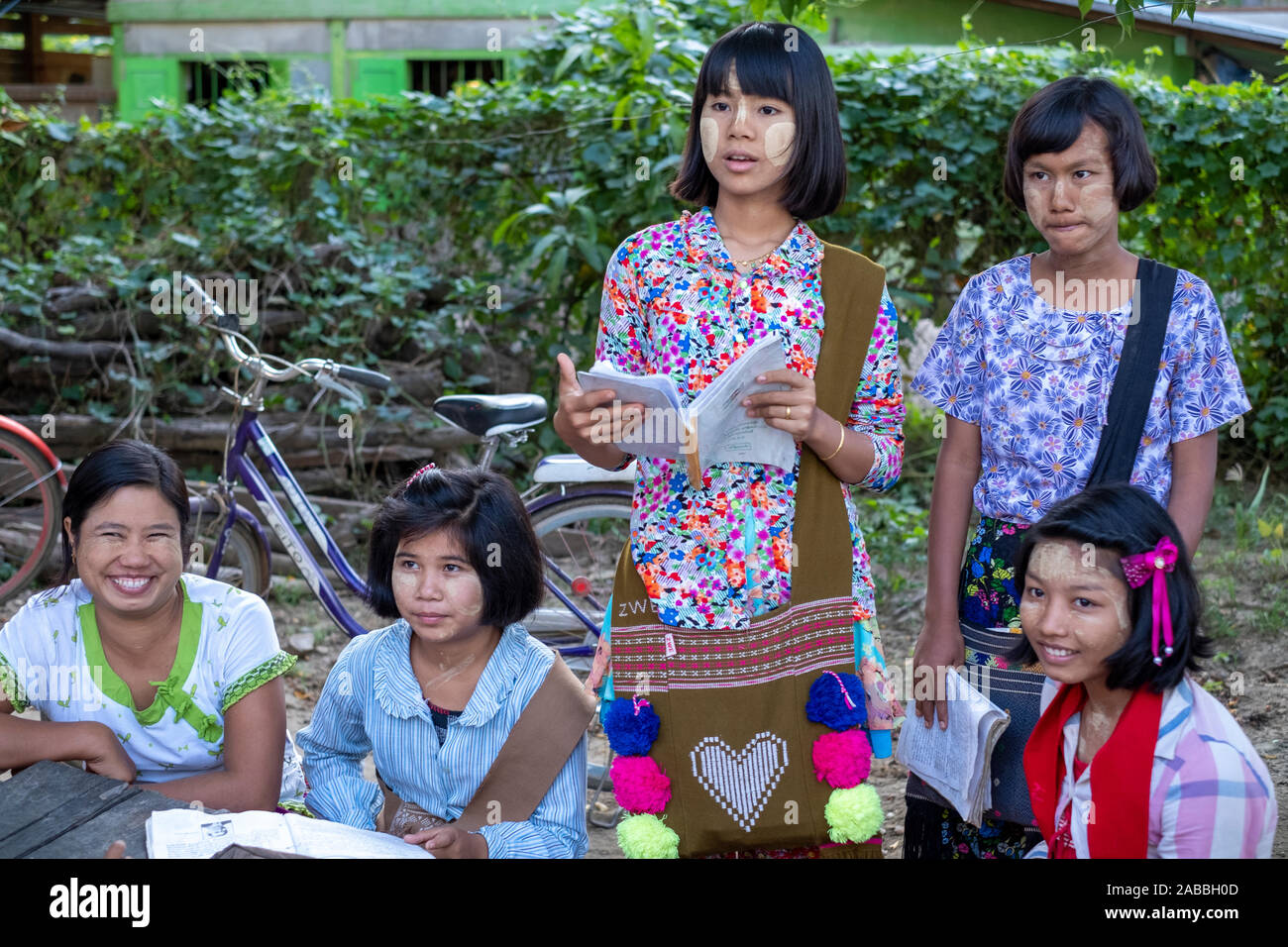 English language class hi-res stock photography and images - Alamy