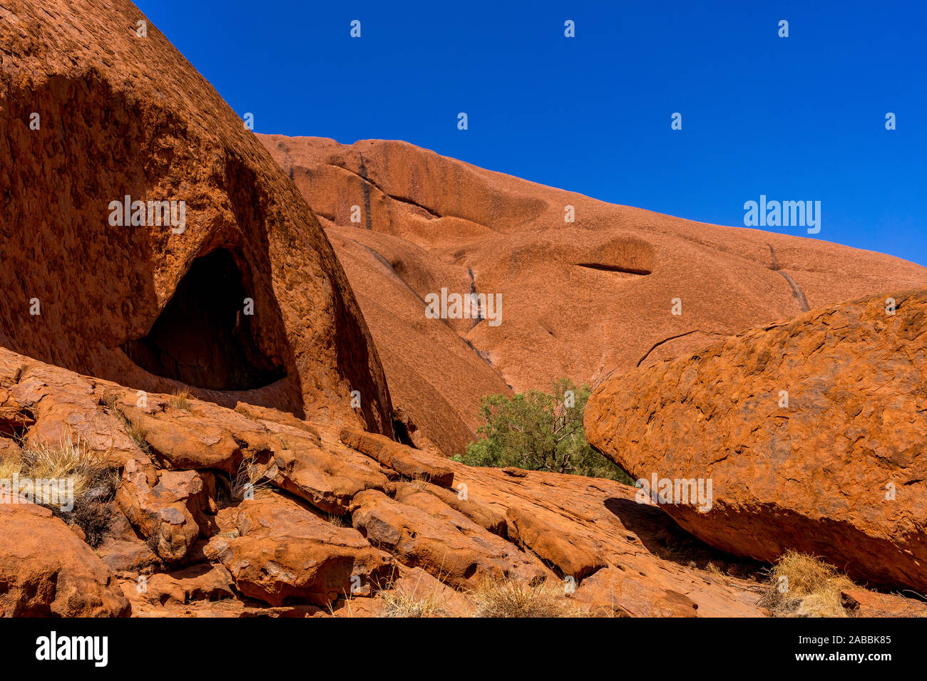 The Mala walk goes from the Mala carpark to Kantju Gorge along the base ...