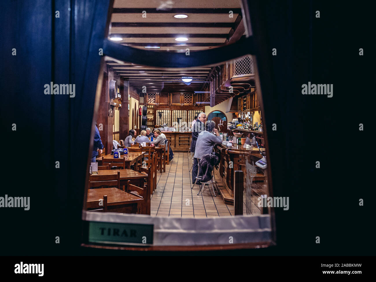 Spanish restaurant bar pub old town hi-res stock photography and images ...