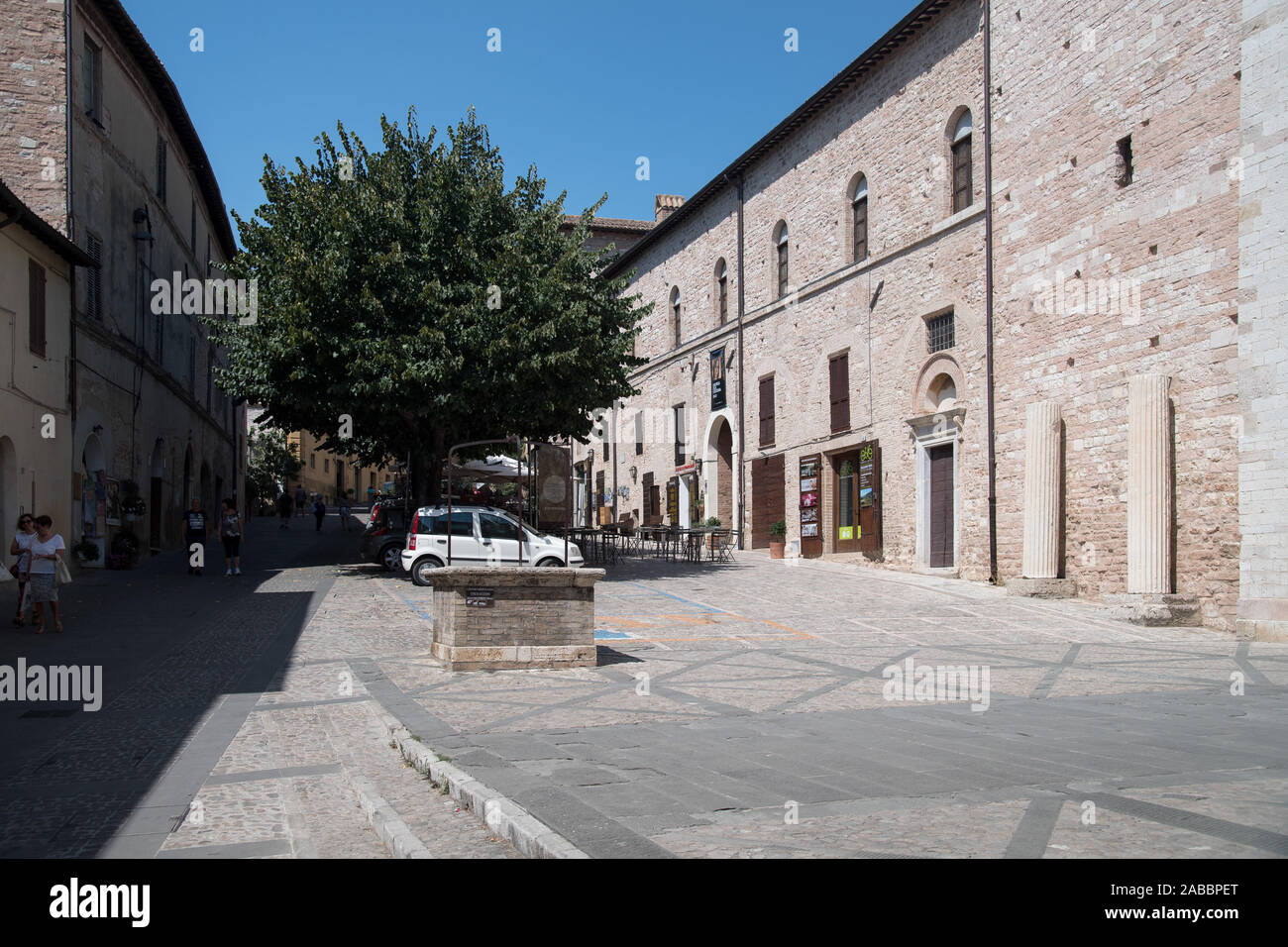 Spello piazza giacomo matteotti hi-res stock photography and images - Alamy
