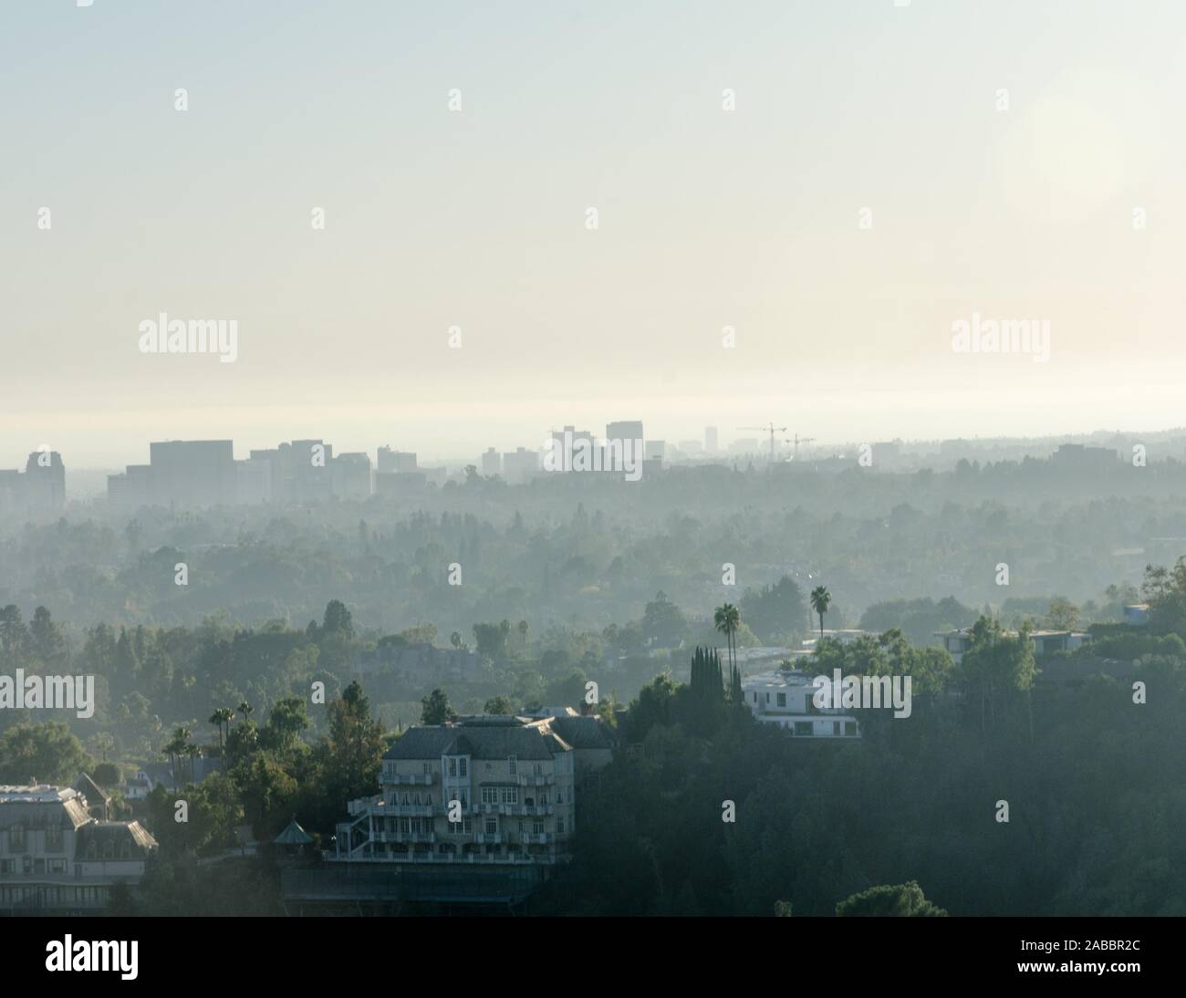 Smoke hanging in the valleys of Los Angeles during the 2019 fire season ...