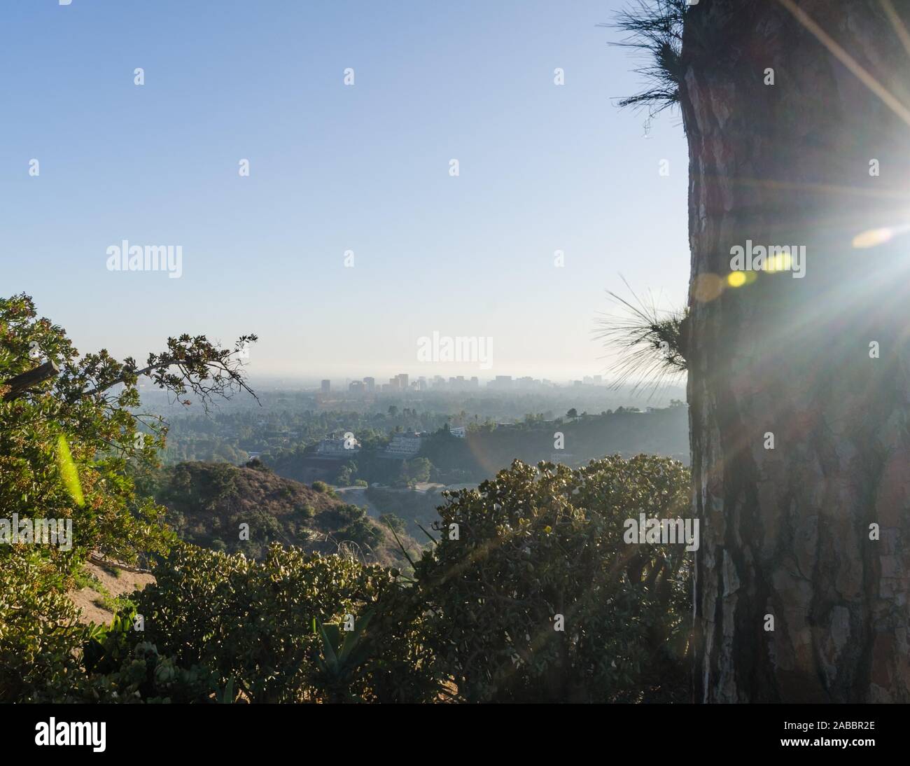 Smoke hanging in the valleys of Los Angeles during the 2019 fire season ...
