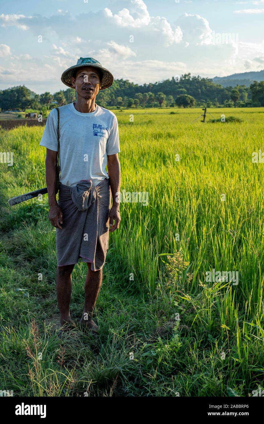 Rice paddy hat hi-res stock photography and images - Alamy