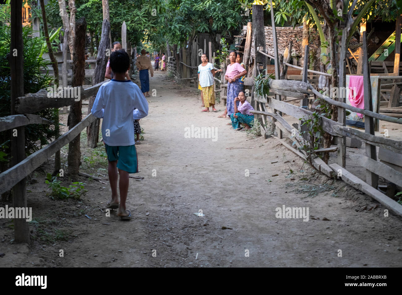 Myanmar street children hi-res stock photography and images - Alamy