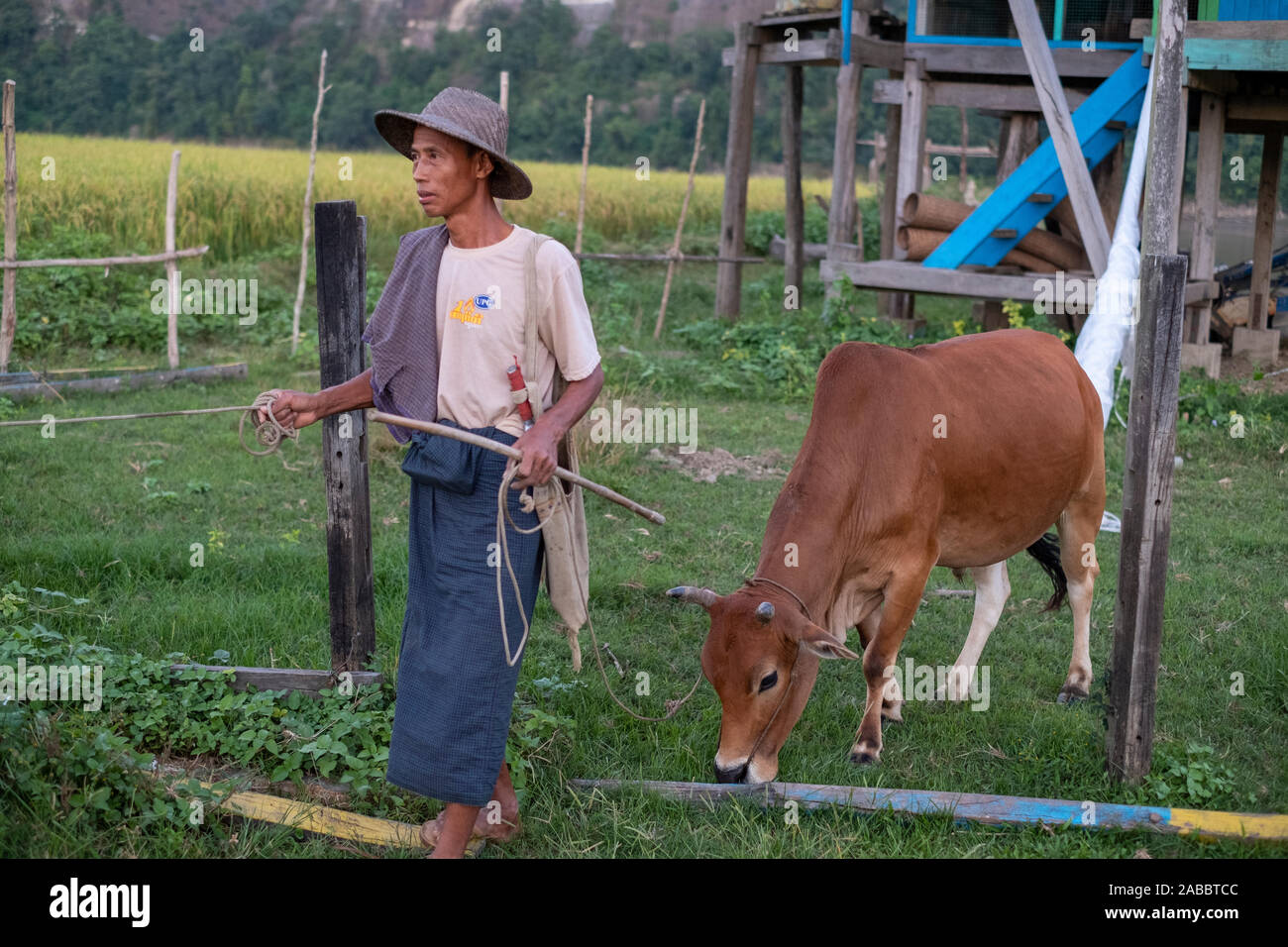 Asian man in conical hat hi-res stock photography and images - Alamy