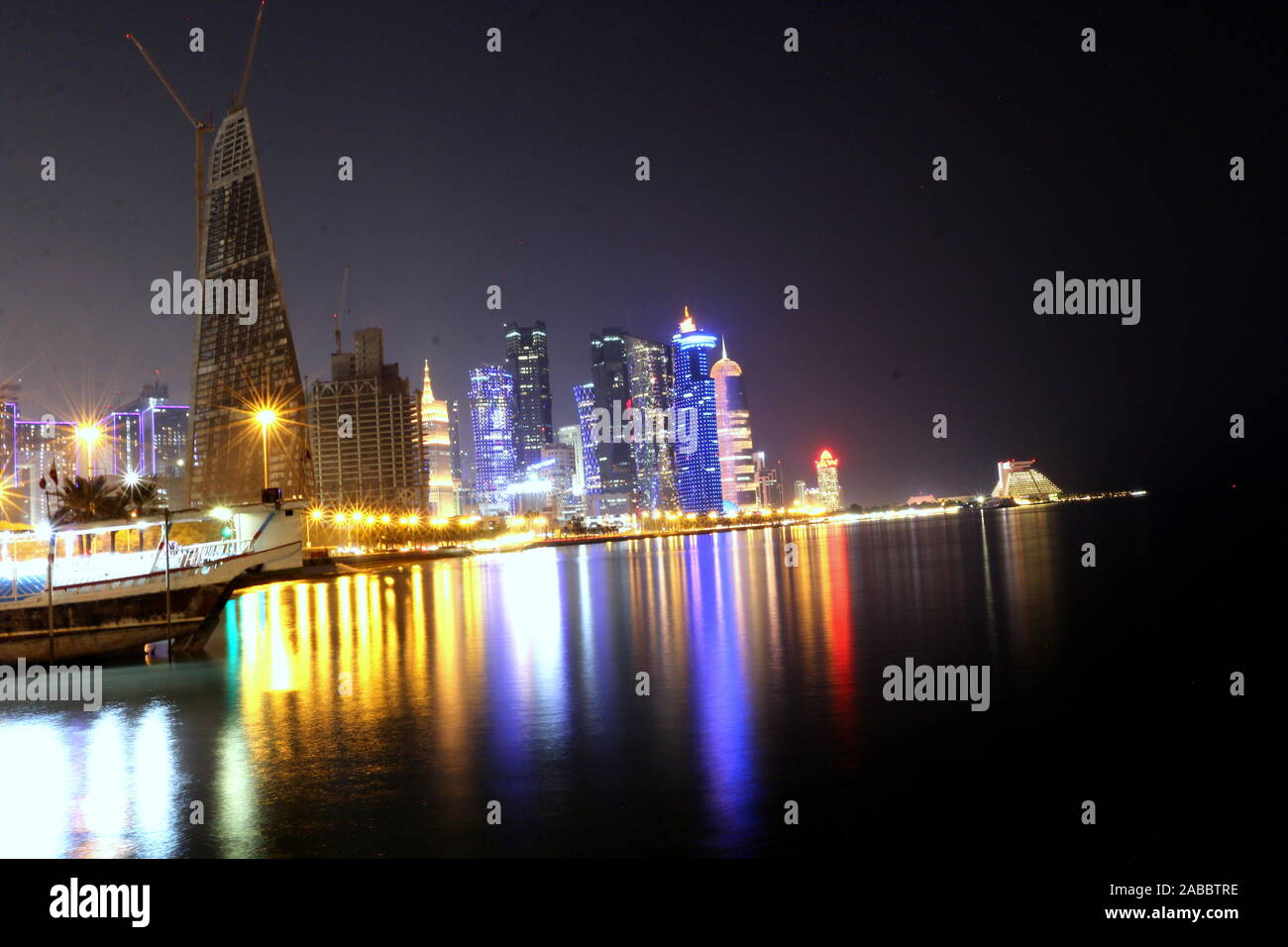 Doha skyline drawing hi-res stock photography and images - Alamy